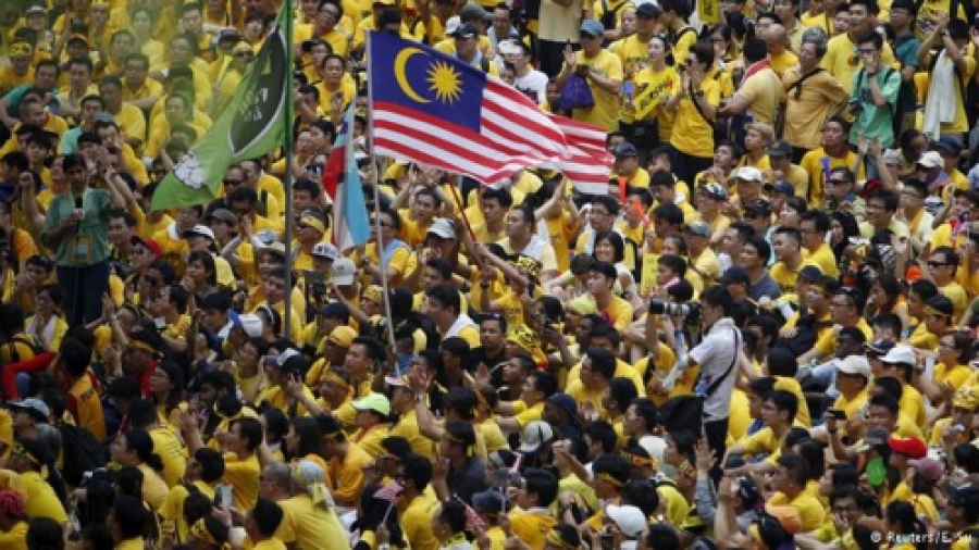 Малайзчууд ерөнхий сайдаа огцрохыг шаардлаа - Гэрэл гэгээ