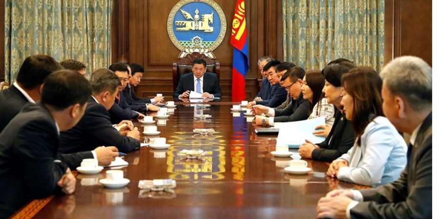 Үндсэн хуульд оруулах нэмэлт өөрчлөлтийн төслийг гардуулав Гэрэл гэгээ