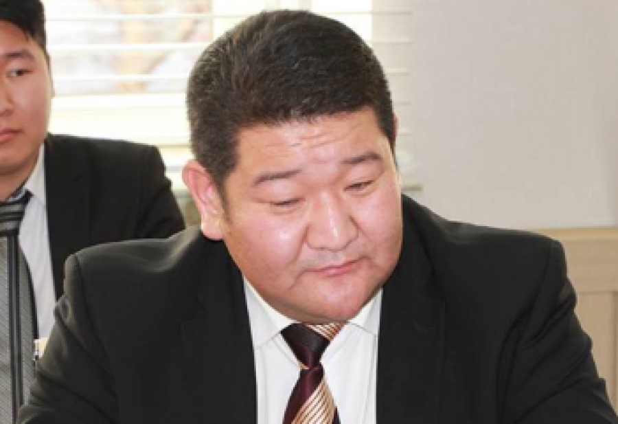 Хотын даргад нэр дэвшихээс татгалзсан Б Мөнхбаатар дэд сайд болов Гэрэл гэгээ