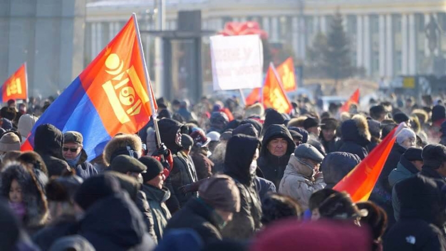 Жагсаал цуглаанд оролцогчдын анхааралд Гэрэл гэгээ