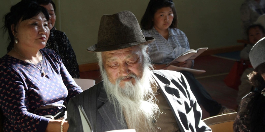 УИХ ын гишүүд Үндсэн хуульд оруулах нэмэлт өөрчлөлтийн төслийг иргэдэд танилцуулж байна Гэрэл